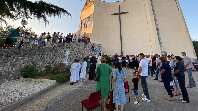 Blagoslov kipa Kraljice Mira - Župa Vinjani